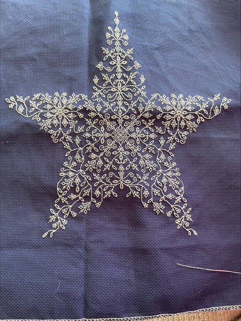 Blackwork embroidery Star | DoodleCraft Design | DoodleCraft Design